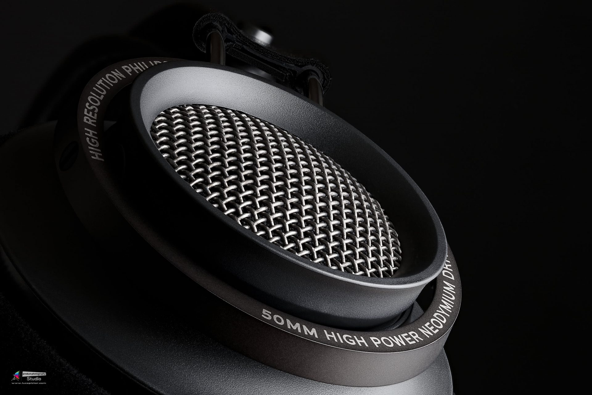 Headphones product photography by Luce Pictor Studio